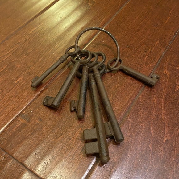 Accents | Jailor Pirate Skeleton Keys Ring Rustic Antique Brown Cast ...